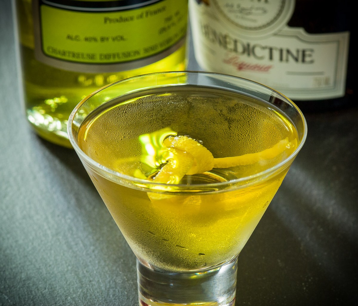 Apple whiskey and the Full House Cocktail – Cold Glass